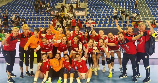 Nika Markulin i mlade hrvatske rukometašice u polufinalu Europskog ...